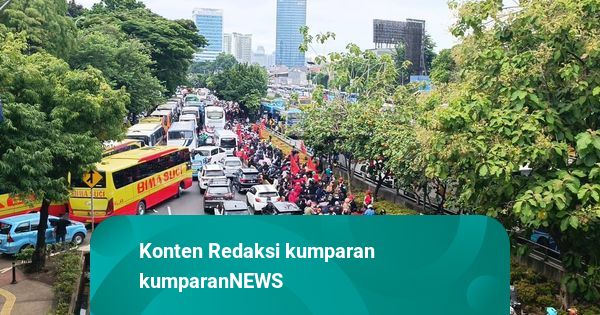 Cerita Warga Terjebak Macet 4 Jam di TJ Imbas Konser di GBK: Gue Mau Nangis | kumparan.com
